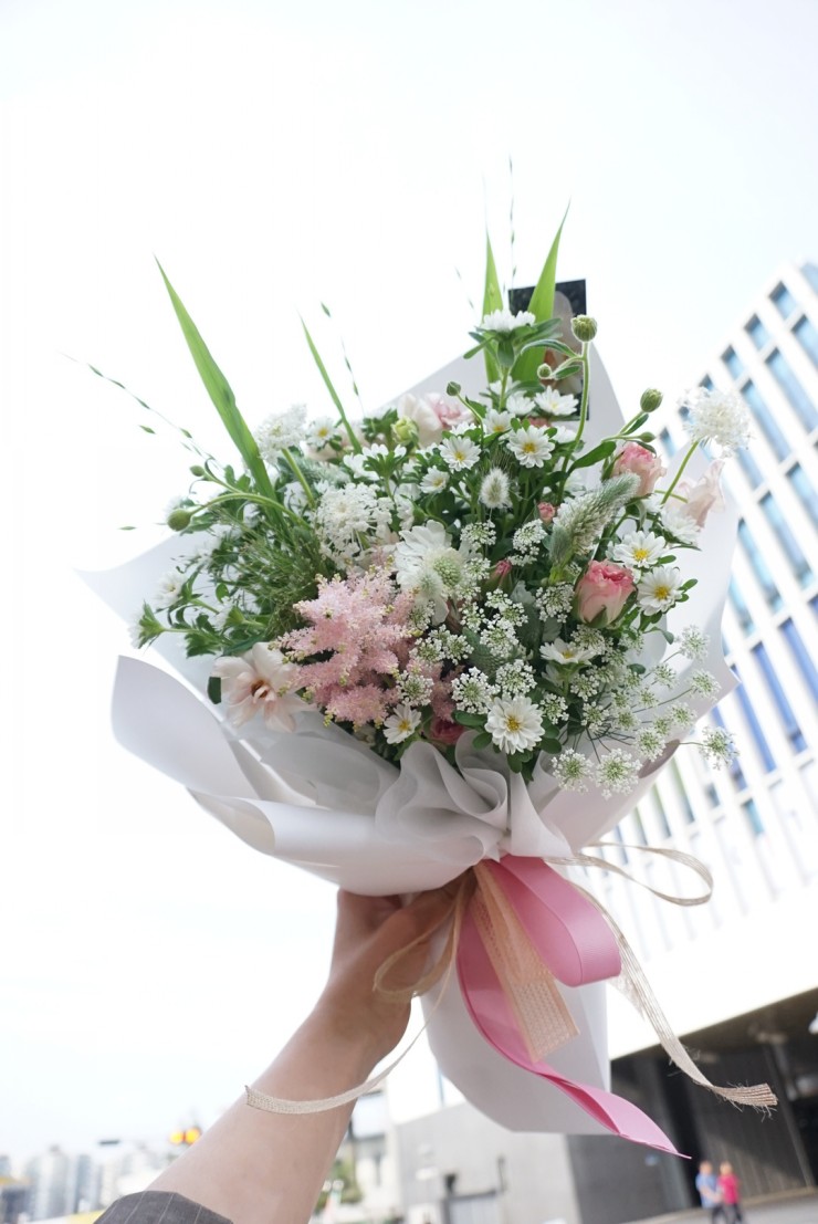 잔잔한 꽃종류의 꽃다발아산꽃집 소울플라워 네이버 블로그