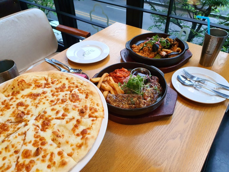 전주신시가지맛집 라라코스트 삼겹살 스테이크 해산물 필라프 고르곤졸라 피자 놀이방 유아방 수유실 키즈존 완비 음식점 메뉴추천