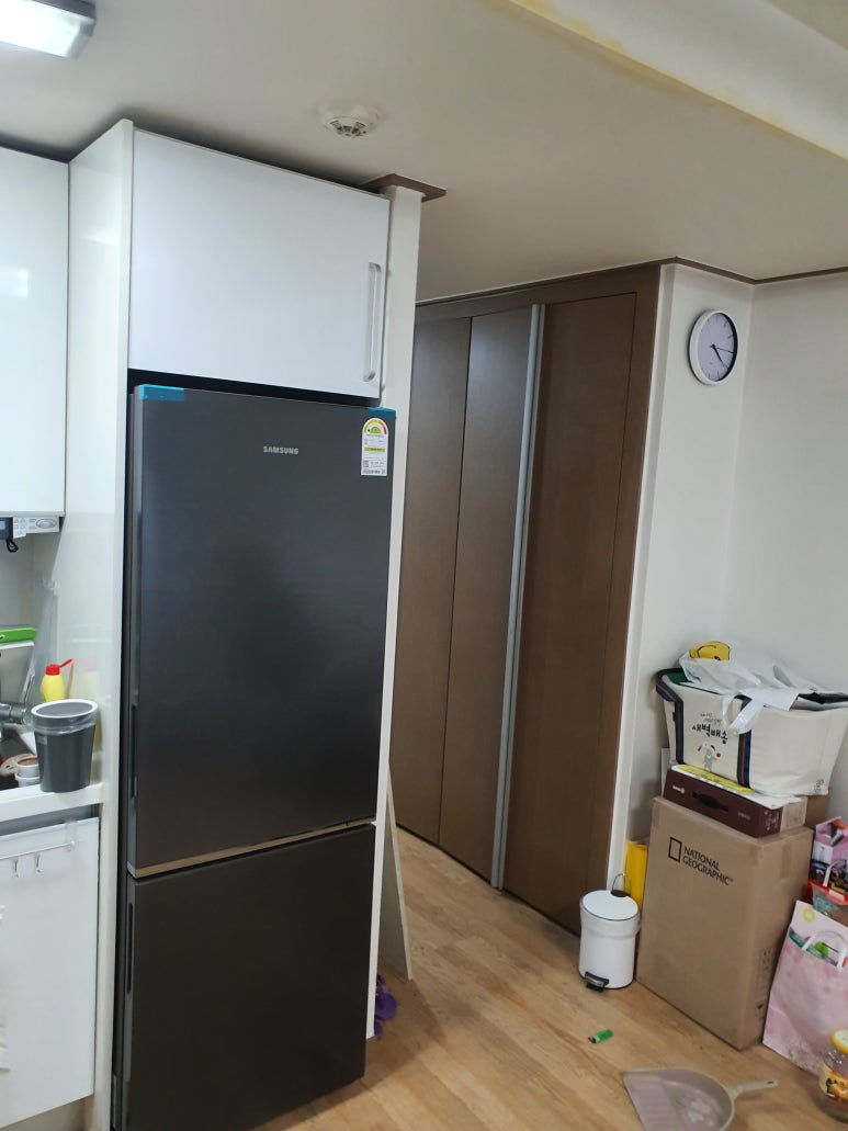 강남구 역삼동 오피스텔 원룸 일반 냉장고를 빌트인 냉장고 장으로 구조변경일반 냉장고를 사이즈에 맞게 빌트인으로 설치