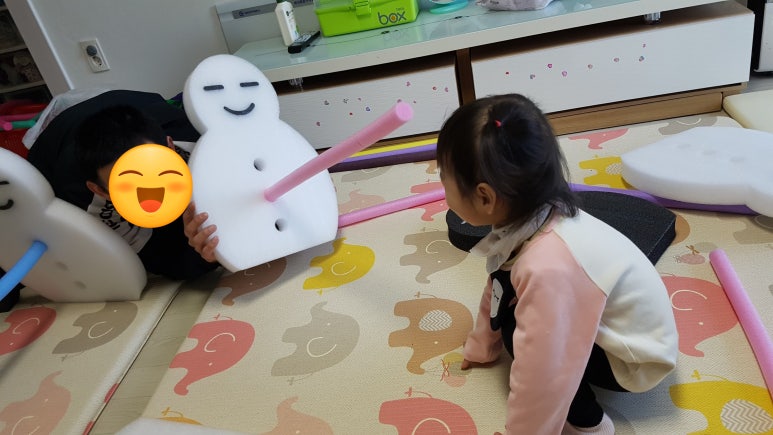 퍼펙트키즈스포츠가정방문 유아체육수업눈사람과 굵은 수수깡볼풀공유아체육김포방문체육보자기 놀이36개월 가정방문 유아체육