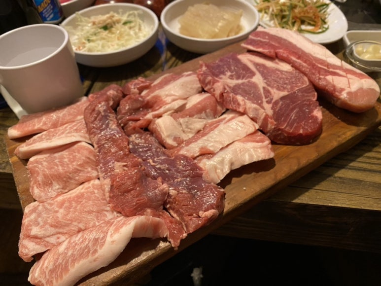 가디역 맛집가산디지털단지역맛집 우림라이온스밸리 안에 있는 삼겹살과 껍데기 맛집 ‘가산통통 부제 항정살과 껍데기