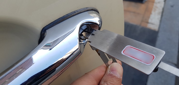 Bmw미니쿠퍼차문잠김 해결 차키구출 차문여는곳 수입차잠긴문여는곳 서산차키 서산열쇠 전문점 네이버 블로그