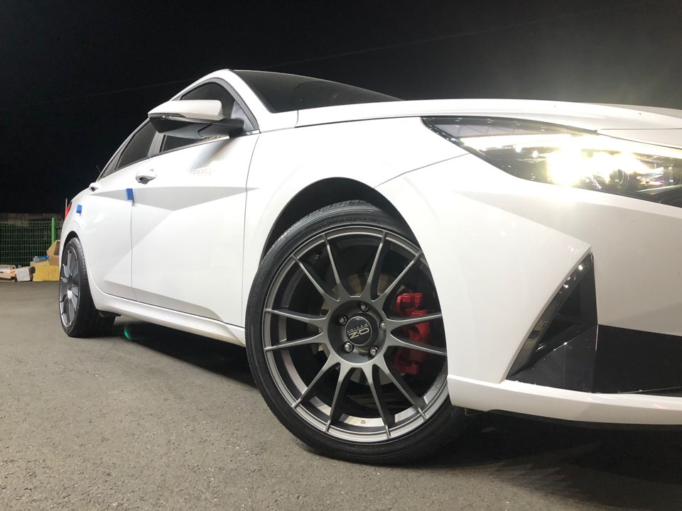 아반떼CN7 18인치 오즈 울트라레제라 휠튜닝 차가 확 변하네요! : 네이버 블로그