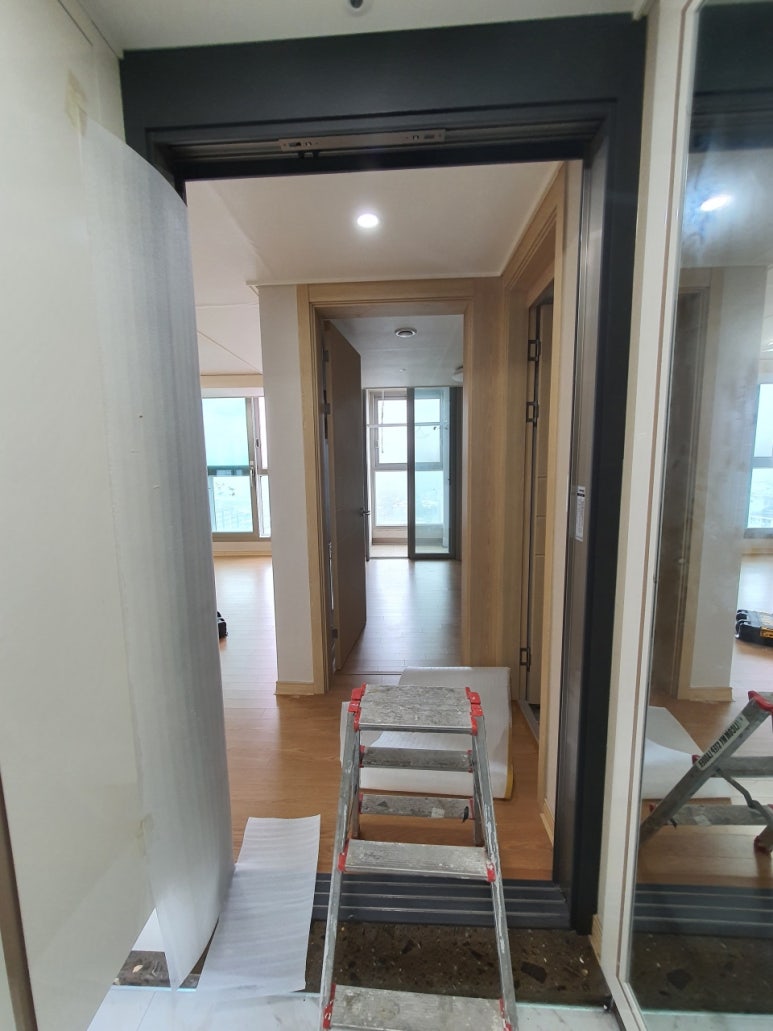 제천인테리어원주인테리어 신안실크밸리아파트 벽지도배마루철거장판시공리모델링타일시트지화장실욕실주방씽크대단열벽지