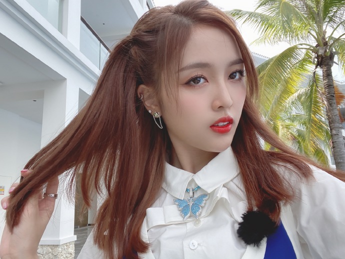 항미원조 중국 미녀 배우 걸그룹 화전소녀 우주소녀 선의우쉬안이 웨이보 근황 都不会放弃音乐💙舞台 네이버 블로그