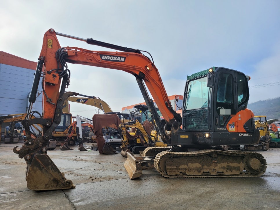 두산 02 중고포크레인 공투 02굴삭기 DX55 MT 5 2016년 신형장비 이제는 농장으로 판매할 정도로 가격이 하락되었네요. : 네이버 블로그