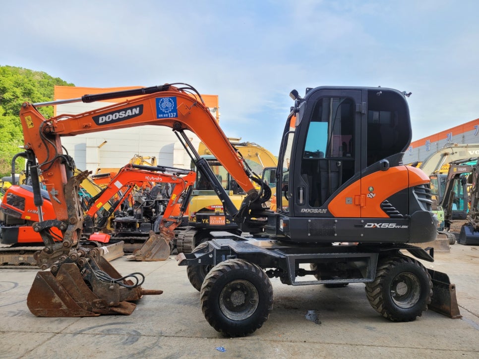 03W 타이어 굴삭기 DX55W-5K 2018년 풀세트 매물이 입고되어 상시 판매가능합니다.[03타이어포크레인 전문 지대현 부장] : 네이버 블로그