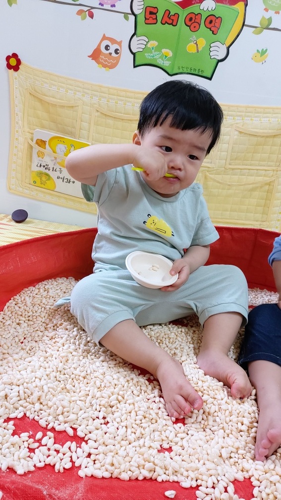 어린이집 16주차아기상어 퍼포먼스오이자동차미술모내기티셔츠물감놀이첫자장면 네이버 블로그