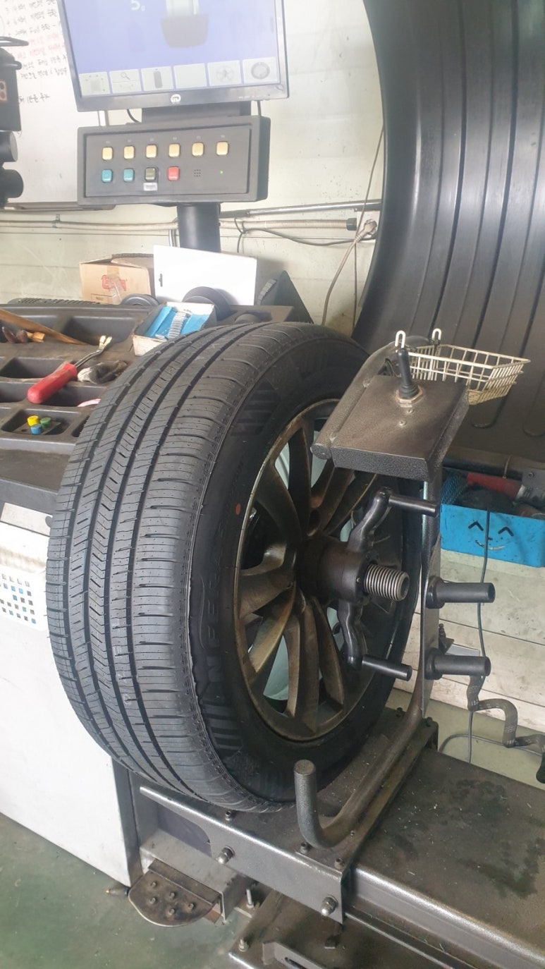 Bmw 520d 22555r17 엔페라슈프림 최상급타이어 장착 음성타이어 대소타이어 진천타이어 충북혁신도시 진천혁신도시 충북