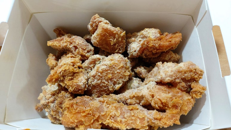 만원 대 가성비 치킨 맘스터치 간장마늘싸이순살 치즈뿌치싸이순살 네이버 블로그