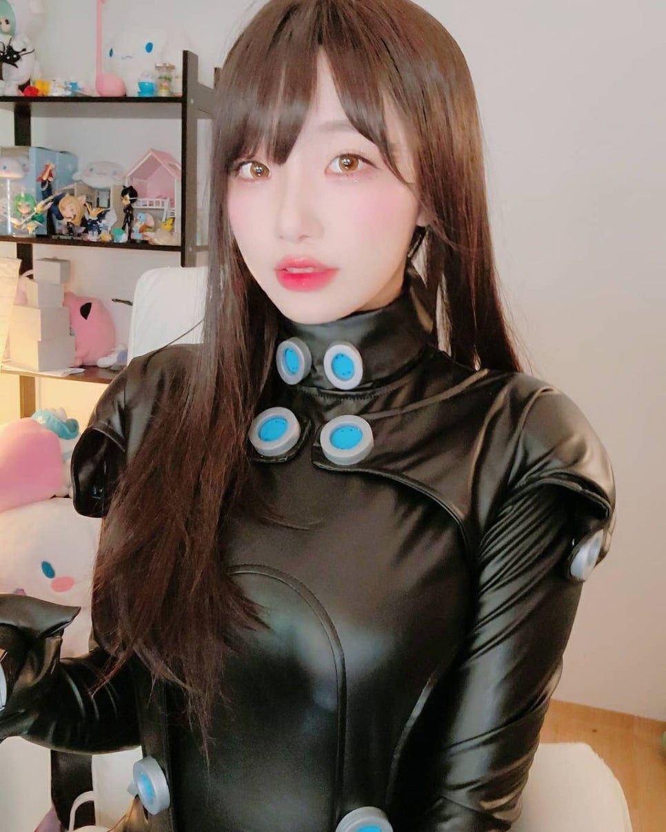 수련수련 정지 레전드 겨드랑이 성형 본명 맥심 실물 사고 트위치 스트리머 글래머 여캠 나이 키 프로필 비키니 모노키니 몸매