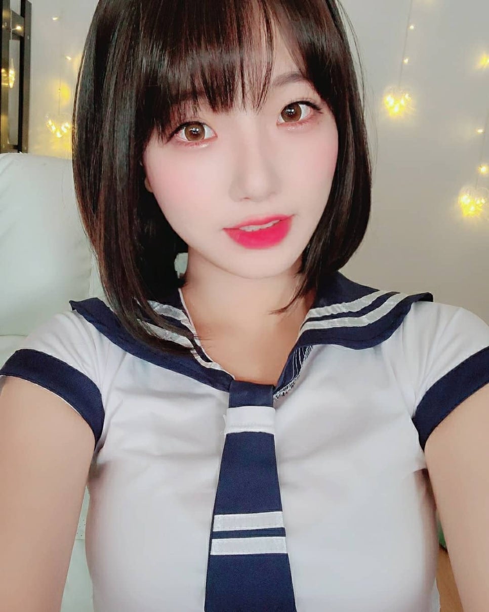 수련수련 정지 레전드 겨드랑이 성형 본명 맥심 실물 사고 트위치 스트리머 글래머 여캠 나이 키 프로필 비키니 모노키니 몸매