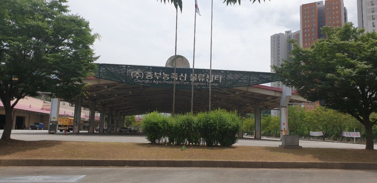 천안 중부농축산물류 센터 로컬푸드 직거래 장터가 열리는 날 천안천막렌탈천안테이블대여의자렌탈포토존미니트러스안전차단휀스설치