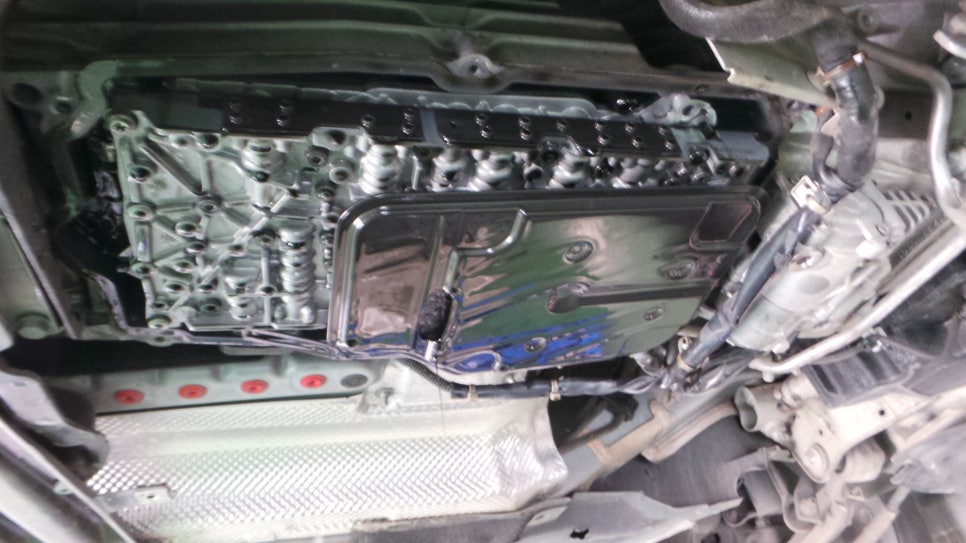 벤츠 E클래스 W212 e220d om651벤츠 7단 미션오일 및 냉각수 누수로 워터펌프, 외부벨트 교환 작업.(7497)[수입차정비소 메카닉구리점] : 네이버 블로그