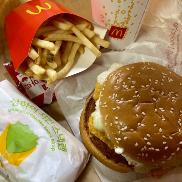 맥도날드 해피스낵 메뉴 추천 :: 상하이 치킨 스낵랩 (with 상하이버거 세트) : 네이버 블로그