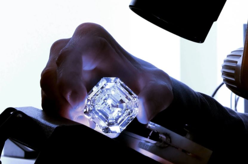 세계에서 가장 큰 에메랄드 컷 다이아몬드 302.37ct 그라프 : 네이버 블로그
