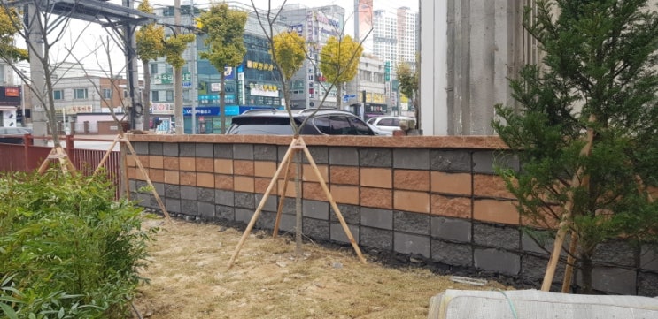 스타벅스 담장에 들어가 벽돌은 디자인 스플릿블럭 콘크리트 치장블럭 6인치 스프릿블록 가격 견적 네이버 블로그