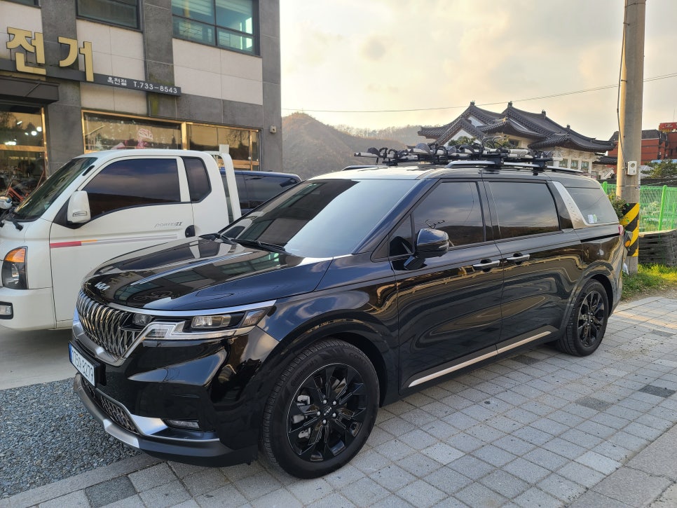 기아 KA4 카니발 19인치 휠 블랙유광 휠스티커 부착하고, 카디즈 듀얼 본넷교바 장착 작업하기 : 네이버 블로그