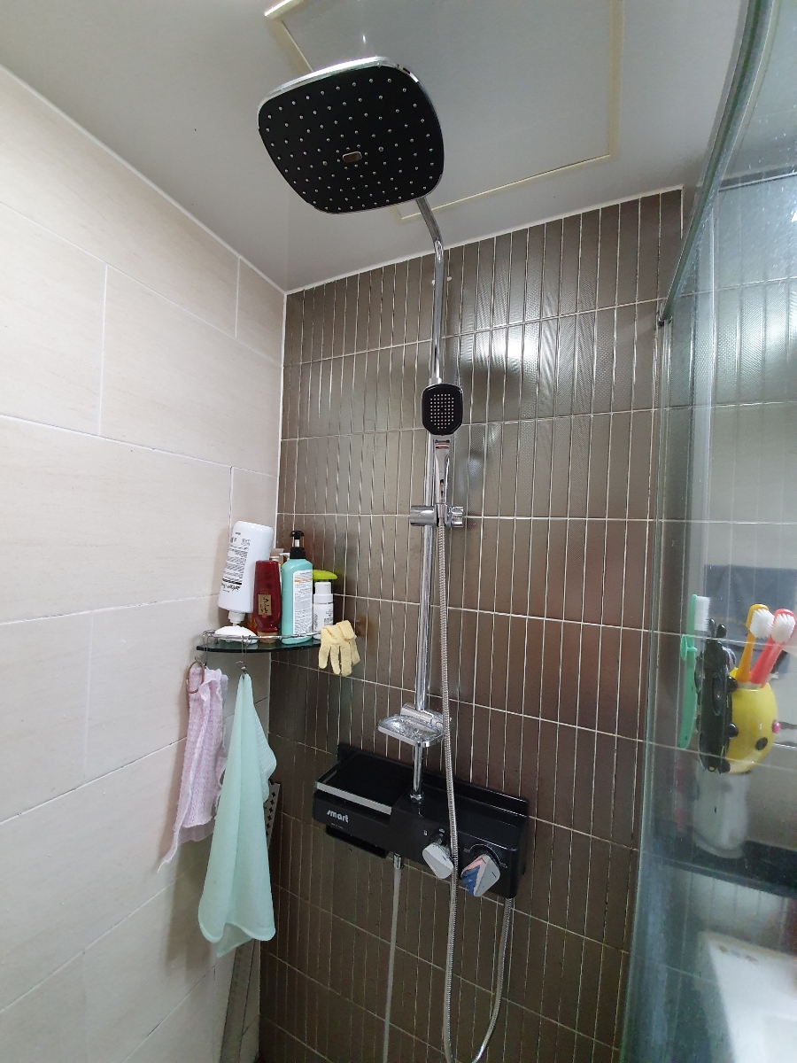 광주 남구 지석동 욕실 화장실 수리 공사 리모델링광주 지석동 한일베라체 아파트 욕실 해바라기샤워기 교체 설치 수리 전문