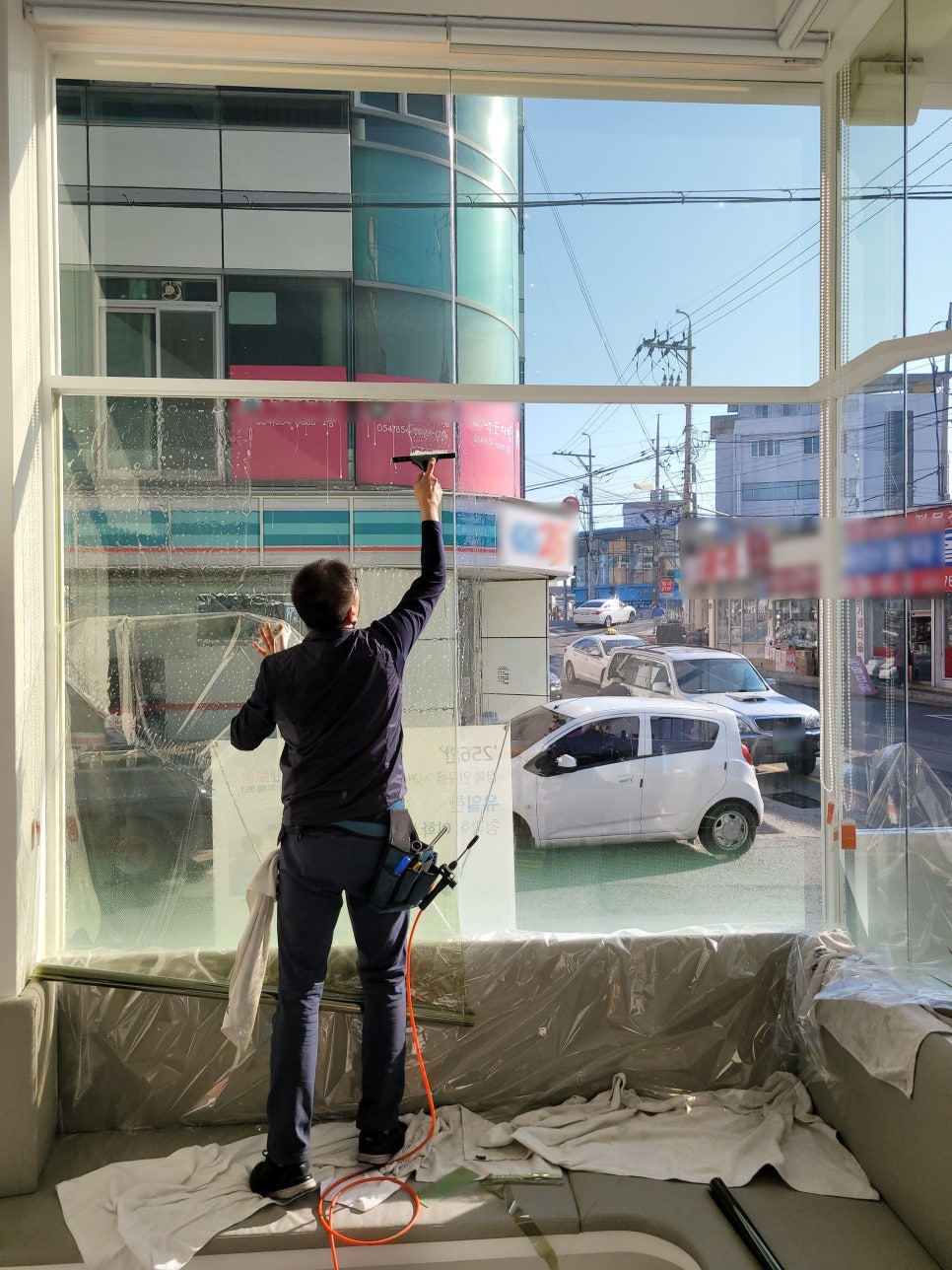 경북 안동 상가 건물 유리창 썬팅 열차단 자외선차단 단열 결로감소 아파트썬팅 주택썬팅 거실베란다썬팅 햇빛차단 눈부심감소 시선차단 사생활보호 반사필름 안전필름 암막필름 안개