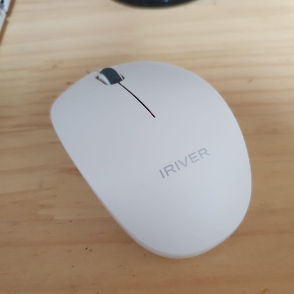 아이리버 IRIVER [EQwear-V10] 화이트 무소음 무선 마우스 내돈내산 리뷰 : 네이버 블로그