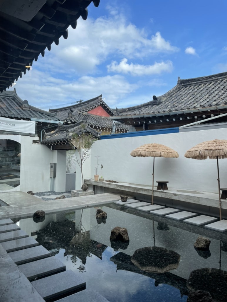 경주 황리단길 카페 어마무시 황남점 사진 찍기 좋은 감성카페 네이버 블로그