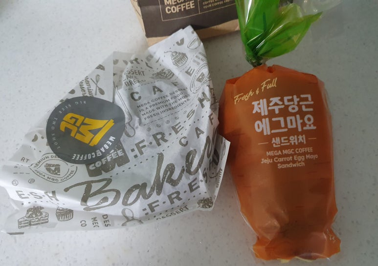 메가커피 제주당근 에그마요 샌드위치 And 현무암 돌빵 네이버 블로그