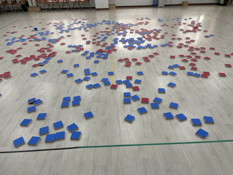 색판 뒤집기 판 뒤집기 색판으로 할 수 있는 여러 가지 놀이 활동도미노 만들기 유아 협동 게임 네이버 블로그