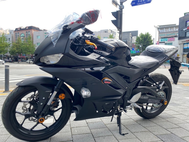 야마하 R3 무광블랙 신차출고 지넷 2채널 블랙박스 Usb충전기 Sp커넥트 Xrt 폴딩레버 프레임 슬라이더