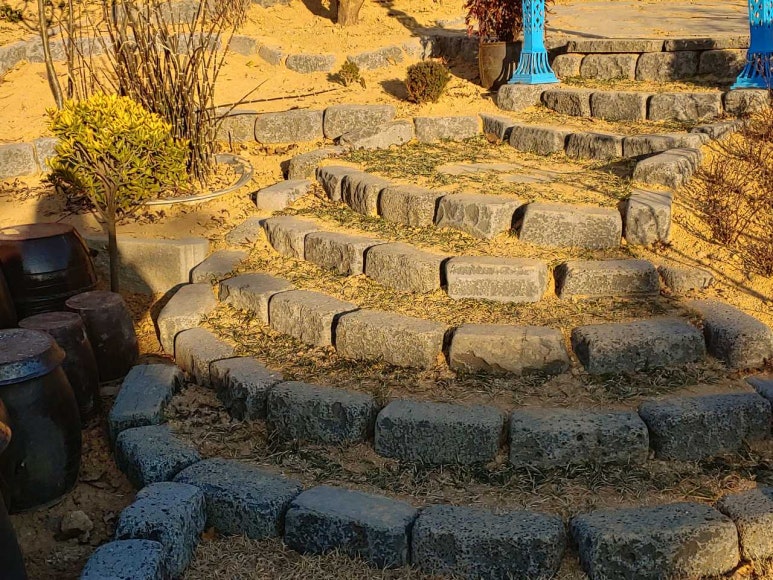 담장석 담장만들기 정원담장 전원주택 정원가꾸기 화단 마당 꾸미기 돌담 조경석 화단 화강석 화강암 현무암 단독주택 조립식주택 전원