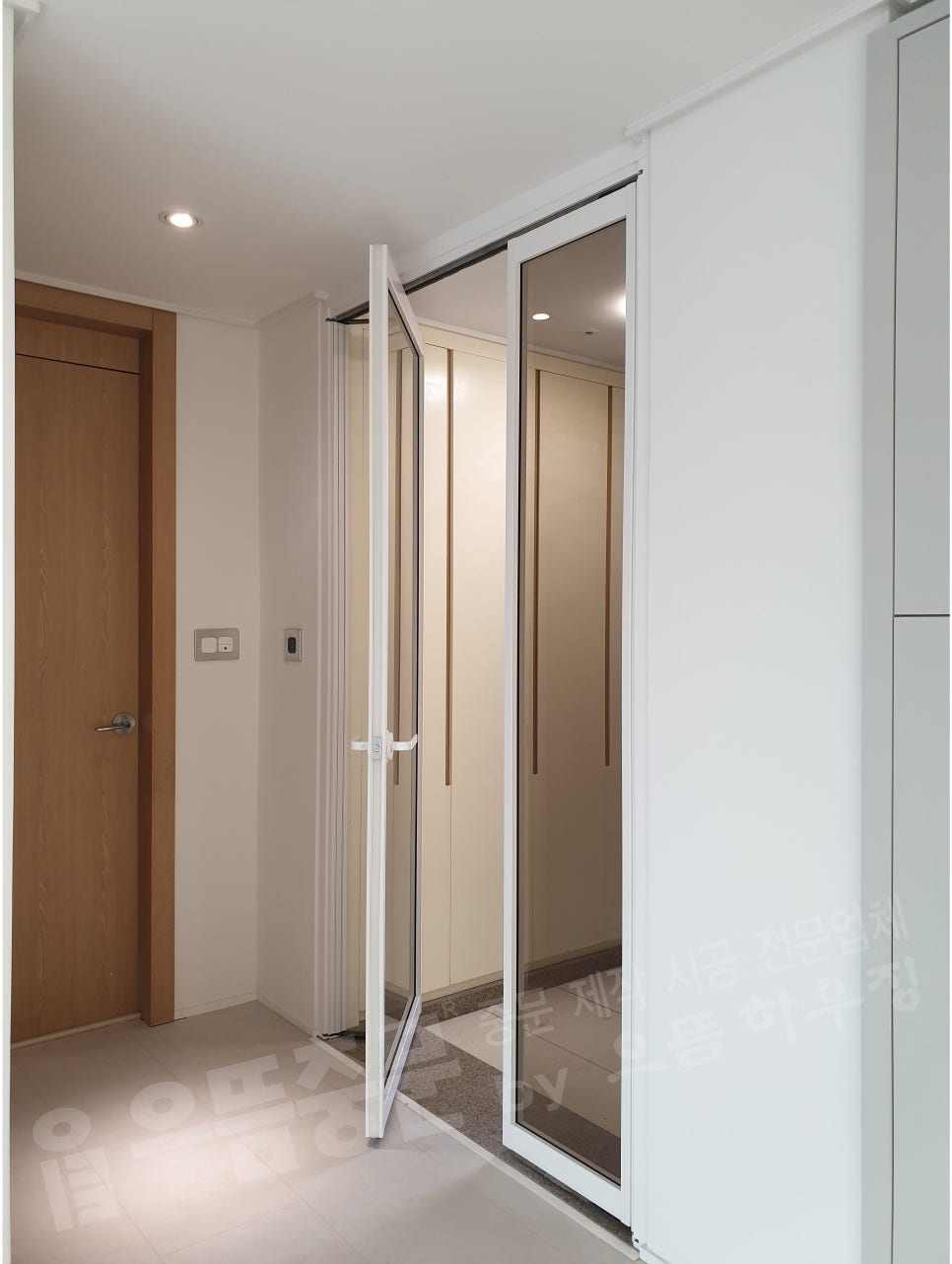 천안중문 두정동 이편한세상 두정2차 아파트 84A(33py) 현관중문 심플하고 개방감있고 사용이 편리한 원터닝도어 양개형 : 네이버 블로그