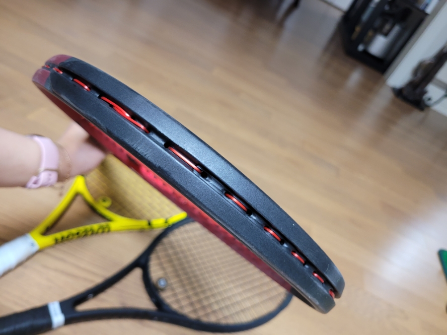 윌슨 테니스 라켓 범퍼 가드 테이프 작업했어요! 새 라켓을 소중히♡ (클래시 v2와 댐프너) : 네이버 블로그