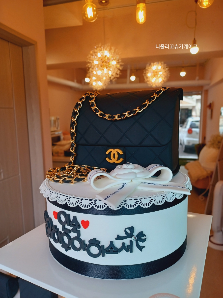 니줄라꼬슈가케이크 샤넬백케이크 슈가케이크 슈가크래프트 클레이케이크 모형케이크 부산슈가크래프트 부산슈가케이크 연예인케이크 설탕공예