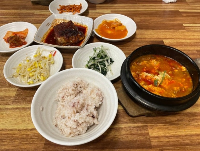 밥과 반찬 마음껏 24시 한식 정식집 한뚝배기 네이버 블로그