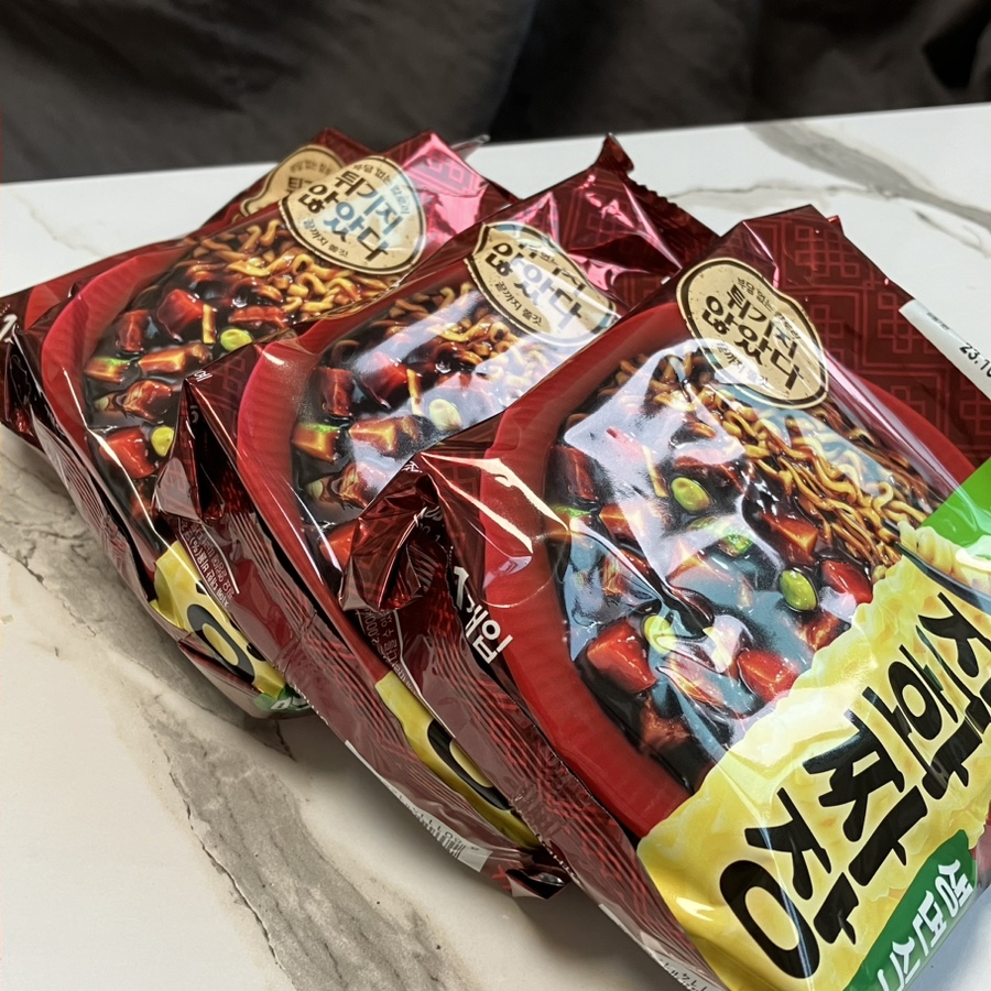 풀무원 생면 식감 직화 짜장 영양정보 및 칼로리 | 튀기지 않은 면 사용한 라면, 짜장라면 리뷰 : 네이버 블로그