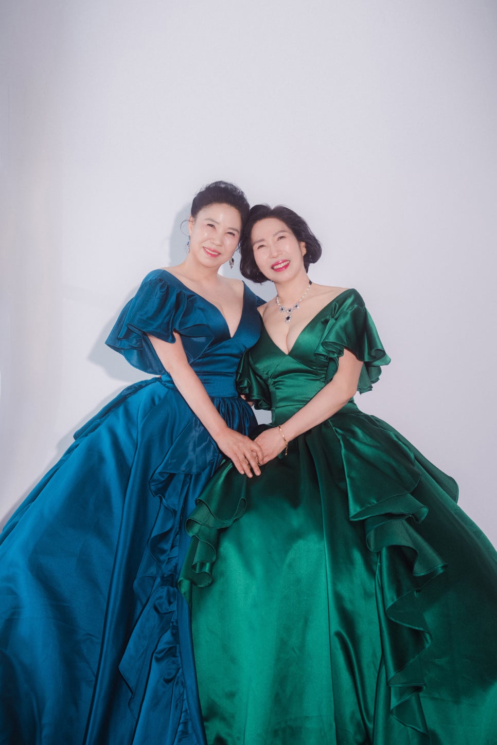 이모랑 엄마에게 리마인드 웨딩드레스느낌촬영 자매스냅 가족촬영 _ 헬로나나 필름스냅 : 네이버 블로그