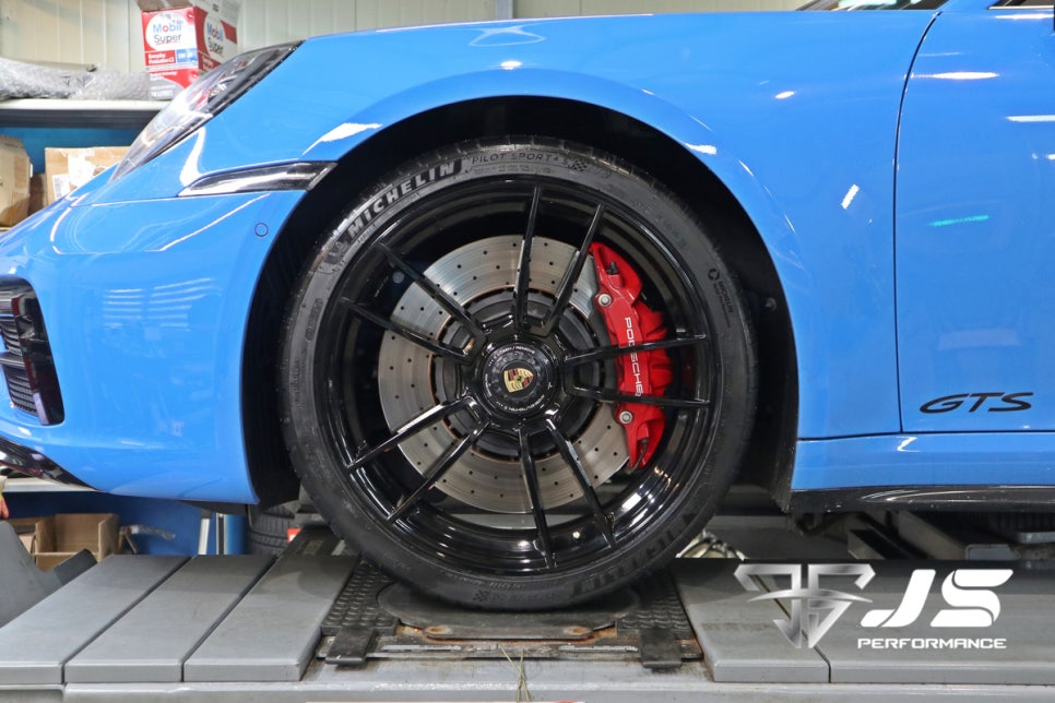 광주 포르쉐 992카라레4GTS 미쉐린 PS4S 타이어교환,모빌원 골드 엔진오일 교환 [ JS퍼포먼스 ] : 네이버 블로그