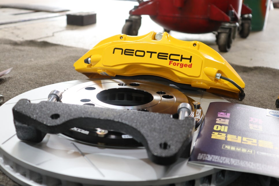 [온게러지] 쌍용 코란도 구난차 네오테크 NF6P 캘리퍼! 380MM 디스크로터! HEL 브레이크 호스! 네오테크 스포츠 브레이크 패드 교환! : 네이버 블로그