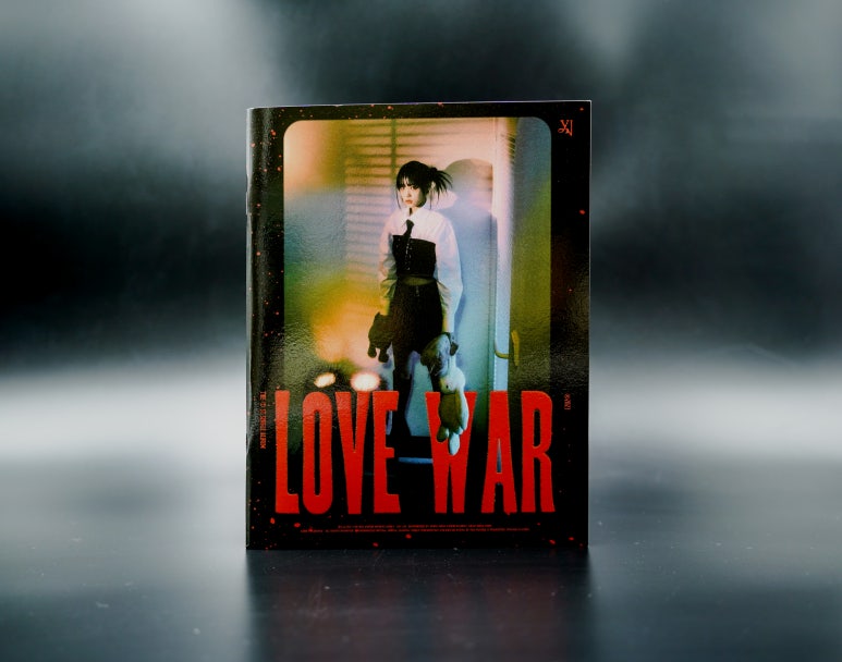 최예나(YENA), 싱글 1집 Love War (War Ver.) 포토북 앨범 언박싱 (YENA 1st Single Album Love War [War Ver ...