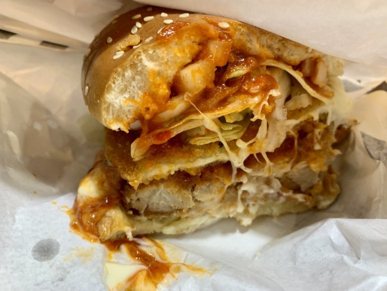 맘스터치 신메뉴 아라비아따 치즈버거 맛있네 네이버 블로그