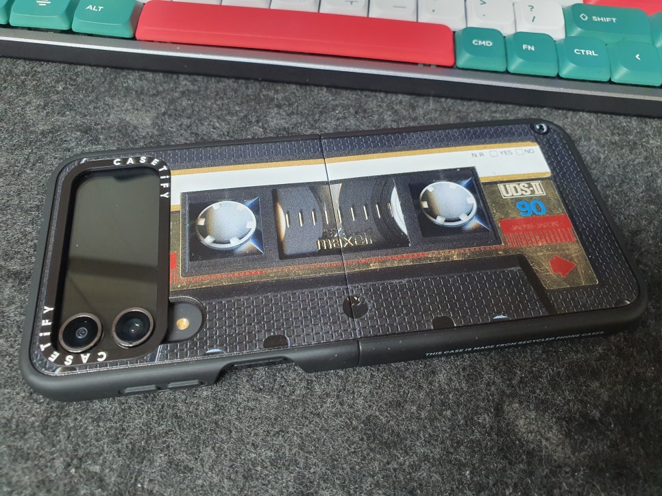 케이스티파이-카세트골드(CASETiFY- Cassette Gold) Z플립4 케이스 : 네이버 블로그