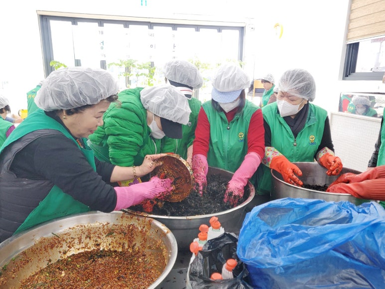시사프리신문 번1동새마을부녀회 어려운 이웃 위해 반찬주머니 만들기 행사
