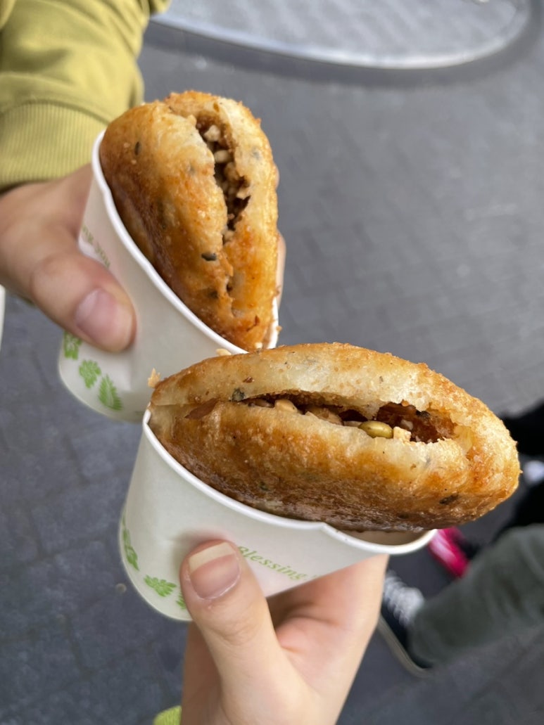 부산 국제시장 길거리 음식 아저씨 씨앗호떡 부산 씨앗호떡 맛집 데이트 내돈내산 후기 네이버 블로그