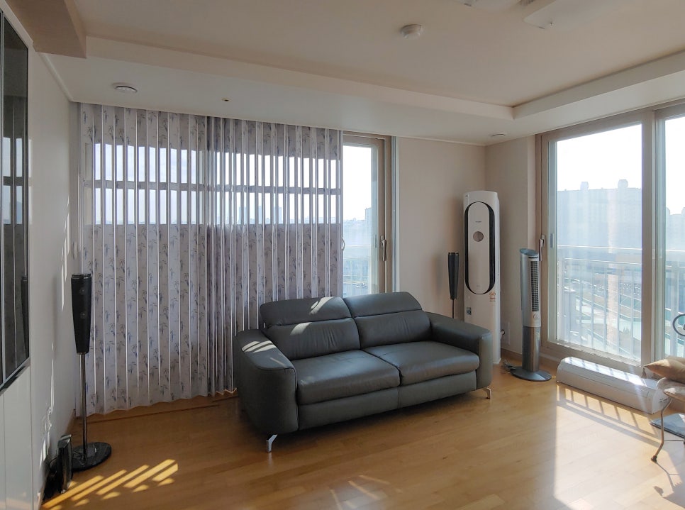 천안 아파트 거실 외풍차단 이동식벽체 자바라 홀딩도어 글라스도어 설치 : 네이버 블로그