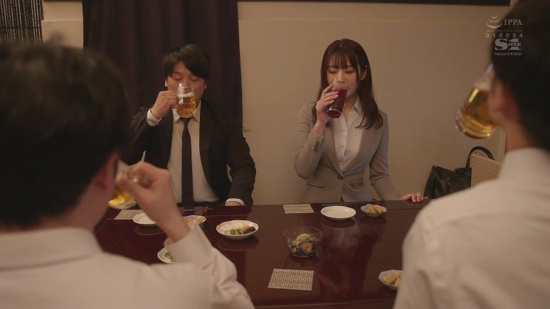 SSIS-586 카와키타 사이카 Saika Kawakita 河北彩花 출장지에서 경멸하던 중년 성희롱 상사와 설마 같은 방에..아침까지 계속되는 절륜에 쾌락 느끼고 만 나 ...