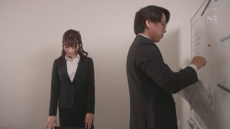 SSIS-586 카와키타 사이카 Saika Kawakita 河北彩花 출장지에서 경멸하던 중년 성희롱 상사와 설마 같은 방에..아침까지 계속되는 절륜에 쾌락 느끼고 만 나 ...