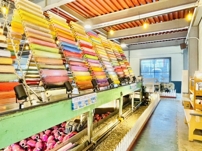 [대구 성주 대형카페] 40년전통 섬유공장을 체험할 수 있는 성주이색카페 'GABOZA(가보자) 카페' 모자이크피자+딸기라떼 ...