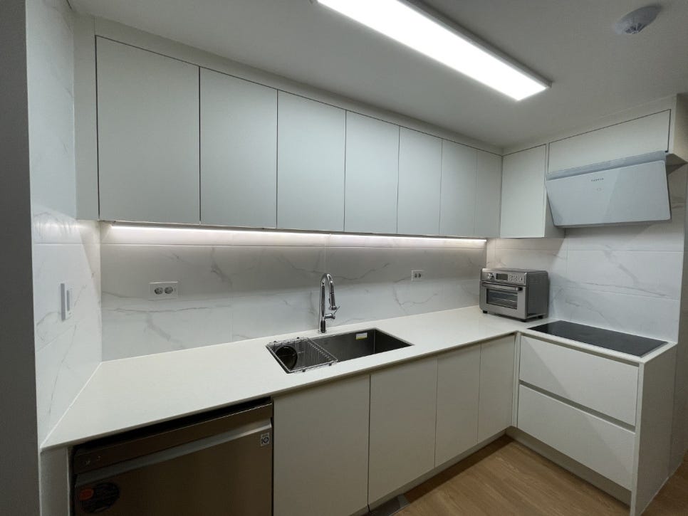 강서구 마곡동 32평 아파트 리모델링 크림화이트 무광페트도어 주방수납장 보조싱크대(공장직영점 코지씽크) : 네이버 블로그