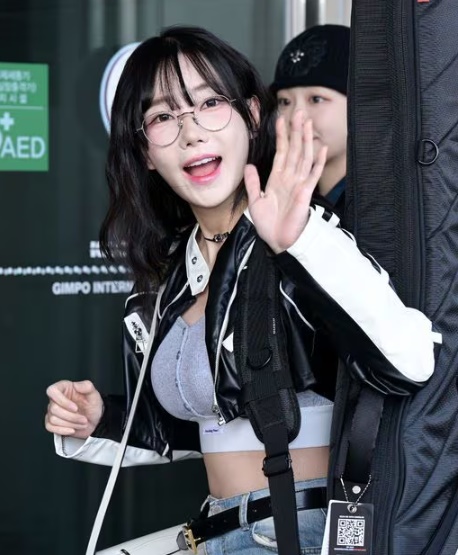 QWER 마젠타 프로필 걸밴드 베이시스트 : 네이버 블로그