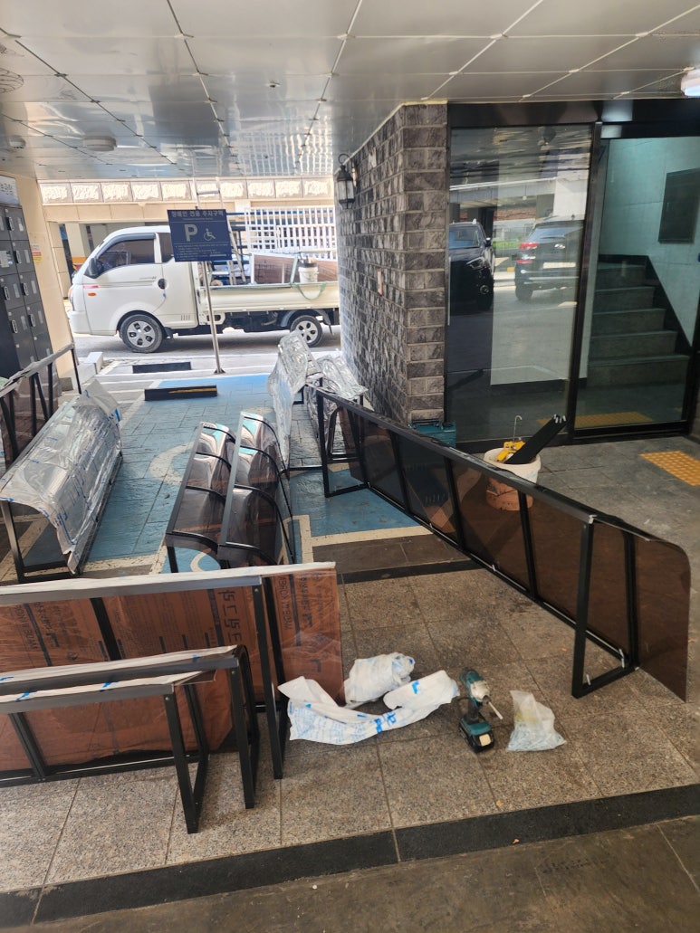 강동구캐노피 천호동 빌라 창문 렉산차양막 설치공동구매 비가림막 빗물차단막 창문캐노피 창가리개 빗물받이공사 제작시공 전문업체